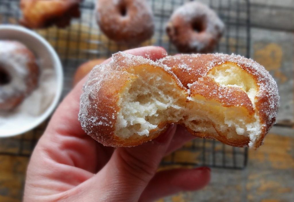 Sejarah dan Harga Donat Madu Cihanjuang, serta Cara Membuatnya